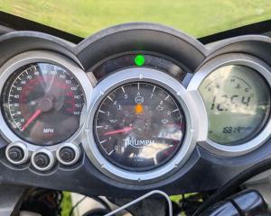 Grey Triumph Street Triple 2014 in Vilnius, with an engine capacity of 1.05 L and mileage of 20 thousand km for 2900 €, photo 16 on AUTOMOTO.COM.LV