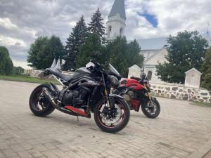 Pelēks Triumph Street Triple 2018 Kauņa, ar dzinēja tilpumu 1.05 L un nobraukumu 20 tūkst. km par 6800 €, foto  vietnē AUTOMOTO.COM.LV