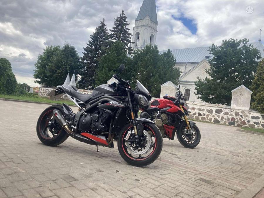 Pelēks Triumph Street Triple 2018 Kauņa, ar dzinēja tilpumu 1.05 L un nobraukumu 20 tūkst. km par 6800 €, foto 1 vietnē AUTOMOTO.COM.LV