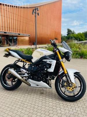 Триумф Street Triple 2007 в Вентспилс, объемом двигателя 0.68 л и пробегом 0 тыс. км за 2700 €, фото  на AUTOMOTO.COM.LV