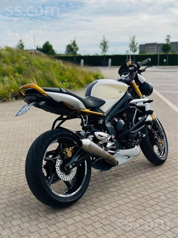 Триумф Street Triple 2007 в Вентспилс, объемом двигателя 0.68 л и пробегом 0 тыс. км за 2700 €, фото 4 на AUTOMOTO.COM.LV