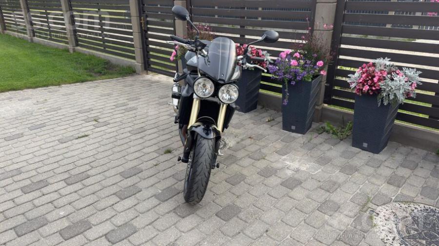 Triumph Street Triple 2009 in Riga, with an engine capacity of 0.68 L and mileage of 0 thousand km for 3500 €, photo 4 on AUTOMOTO.COM.LV