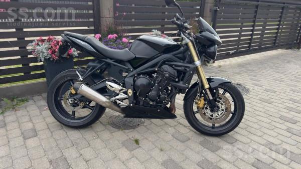 Triumph Street Triple 2009 in Riga, with an engine capacity of 0.68 L and mileage of 0 thousand km for 3500 €, photo 4 on AUTOMOTO.COM.LV
