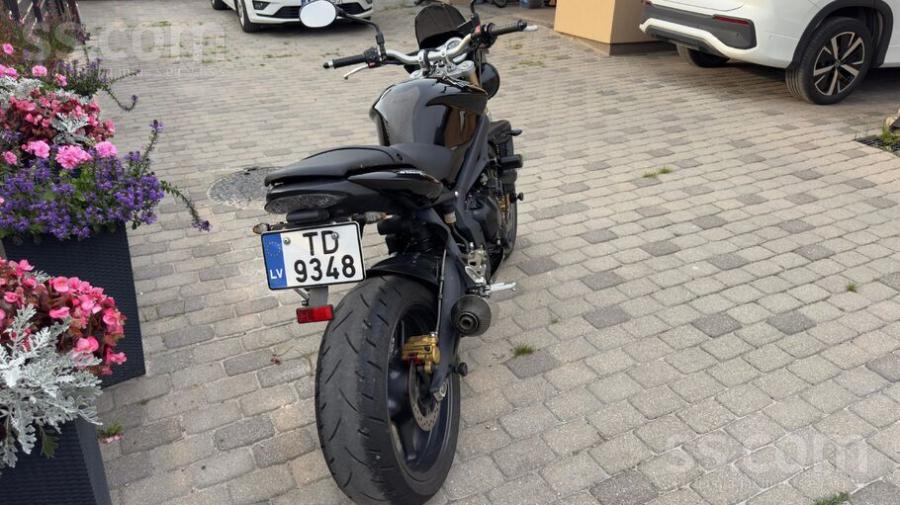 Triumph Street Triple 2009 in Riga, with an engine capacity of 0.68 L and mileage of 0 thousand km for 3500 €, photo 6 on AUTOMOTO.COM.LV