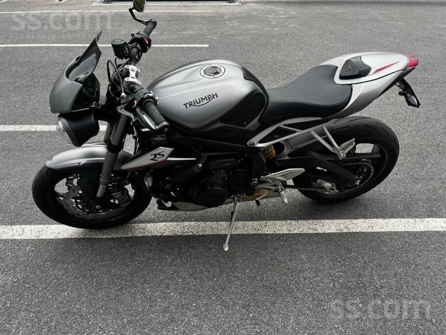 Triumph Street Triple 2017 in Bauska, with an engine capacity of 0.80 L and mileage of 0 thousand km for 5800 €, photo 1 on AUTOMOTO.COM.LV