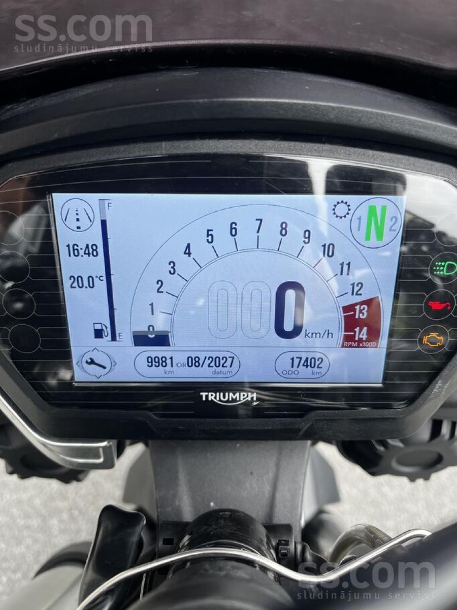 Triumph Street Triple 2017 in Bauska, with an engine capacity of 0.80 L and mileage of 0 thousand km for 5800 €, photo 5 on AUTOMOTO.COM.LV
