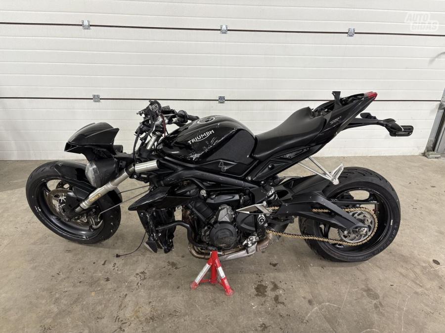 Triumph Street Triple 2018 Kelmė, ar dzinēja tilpumu 0.00 L un nobraukumu 48 tūkst. km par 1430 €, foto 2 vietnē AUTOMOTO.COM.LV