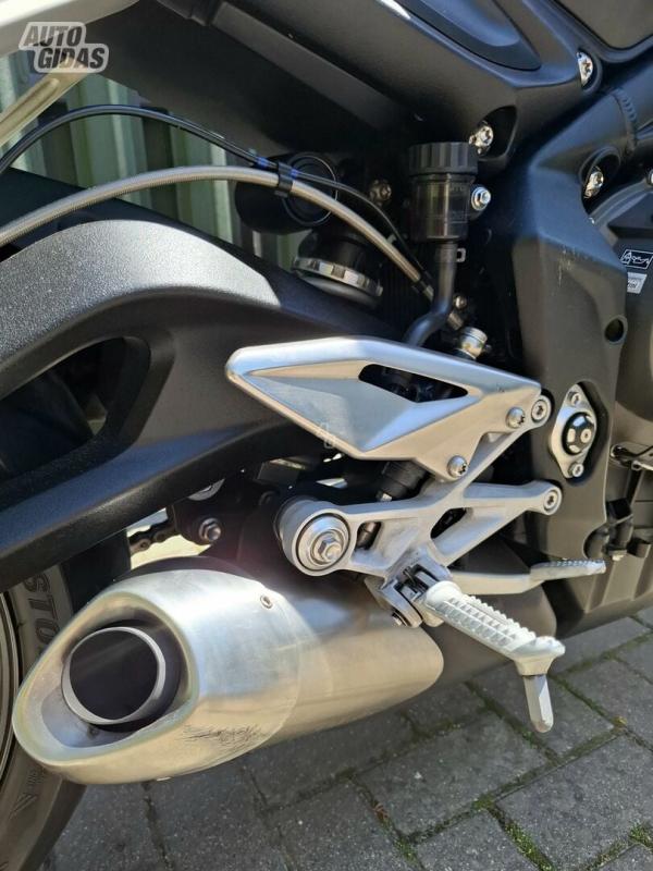 Triumph Street Triple 2018 in Vilnius, with an engine capacity of 0.00 L and mileage of 17 thousand km for 4900 €, photo 7 on AUTOMOTO.COM.LV