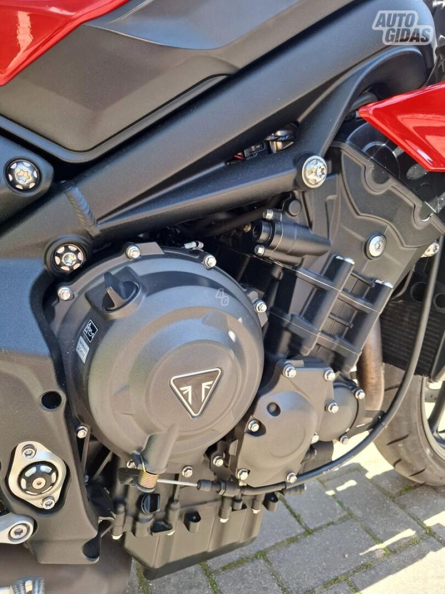 Triumph Street Triple 2018 in Vilnius, with an engine capacity of 0.00 L and mileage of 0 thousand km for 4900 €, photo 13 on AUTOMOTO.COM.LV