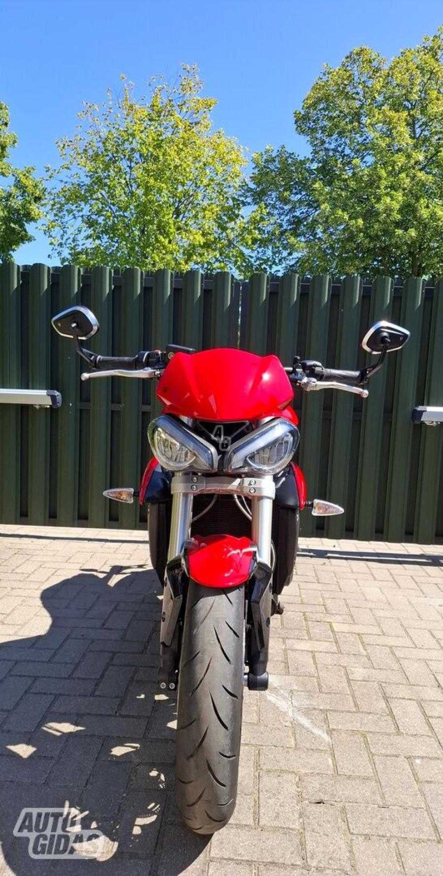 Triumph Street Triple 2018 in Vilnius, with an engine capacity of 0.00 L and mileage of 0 thousand km for 4900 €, photo 19 on AUTOMOTO.COM.LV