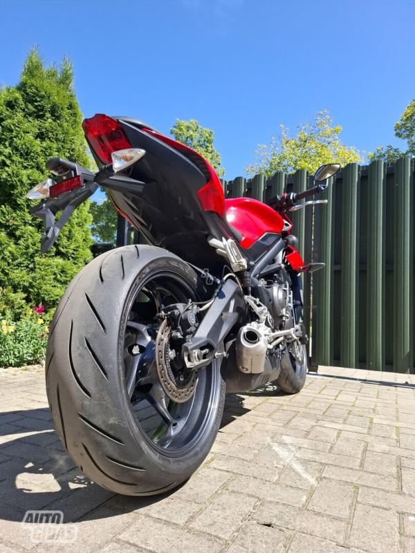 Triumph Street Triple 2018 Viļņa vietnē Triumph Street Triple 2018 Viļņa, ar dzinēja tilpumu 0.00 L un nobraukumu 0 tūkst. km par 3950 €, foto 6 vietnē AUTOMOTO.COM.LV