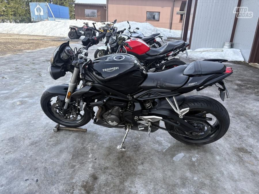 Triumph Street Triple 2019 in Kelme, with an engine capacity of 0.00 L and mileage of 75 thousand km for 2830 €, photo 5 on AUTOMOTO.COM.LV