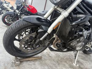 Triumph Street Triple 2019 in Kelme, with an engine capacity of 0.00 L and mileage of 75 thousand km for 2830 €, photo 8 on AUTOMOTO.COM.LV