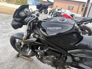 Triumph Street Triple 2019 in Kelme, with an engine capacity of 0.00 L and mileage of 75 thousand km for 2830 €, photo 11 on AUTOMOTO.COM.LV