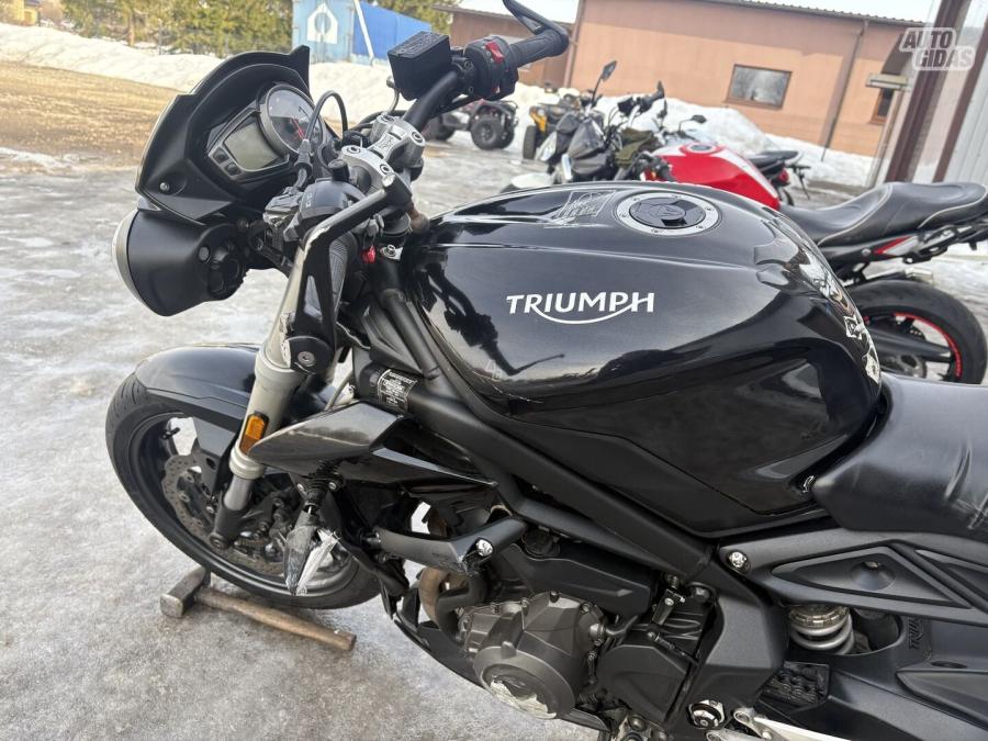 Triumph Street Triple 2019 in Kelme, with an engine capacity of 0.00 L and mileage of 75 thousand km for 2830 €, photo 11 on AUTOMOTO.COM.LV