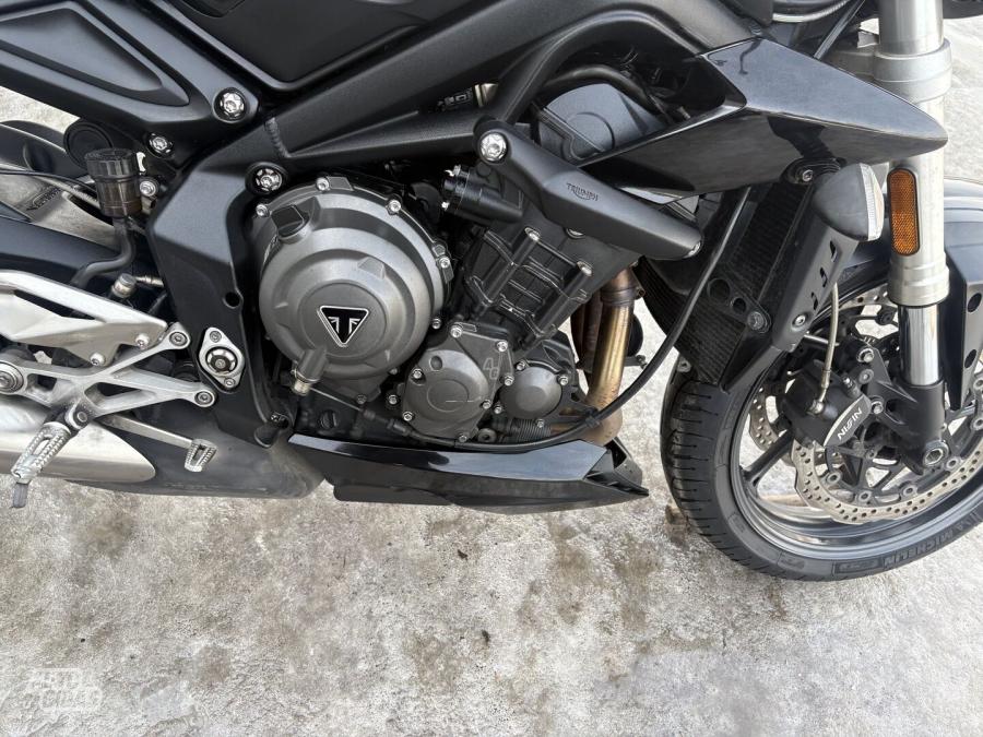 Triumph Street Triple 2019 in Kelme, with an engine capacity of 0.00 L and mileage of 75 thousand km for 2830 €, photo 15 on AUTOMOTO.COM.LV