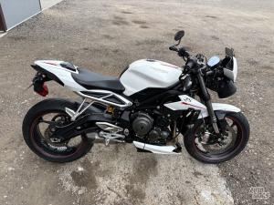 Triumph Street Triple 2019 in Kelme, with an engine capacity of 0.77 L and mileage of 34 thousand km for 3730 €, photo 3 on AUTOMOTO.COM.LV