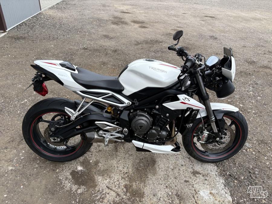Triumph Street Triple 2019 in Kelme, with an engine capacity of 0.77 L and mileage of 34 thousand km for 3730 €, photo 3 on AUTOMOTO.COM.LV