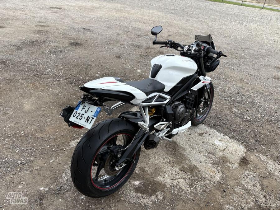 Triumph Street Triple 2019 in Kelme, with an engine capacity of 0.77 L and mileage of 34 thousand km for 3730 €, photo 4 on AUTOMOTO.COM.LV