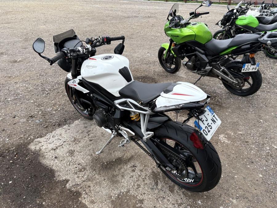 Triumph Street Triple 2019 in Kelme, with an engine capacity of 0.77 L and mileage of 34 thousand km for 3730 €, photo 5 on AUTOMOTO.COM.LV