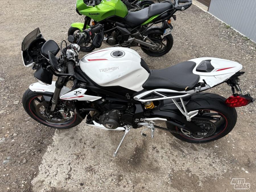 Triumph Street Triple 2019 in Kelme, with an engine capacity of 0.77 L and mileage of 34 thousand km for 3730 €, photo 6 on AUTOMOTO.COM.LV