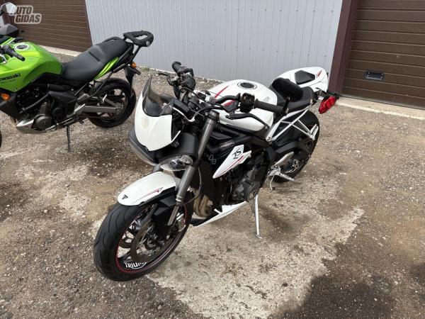 Triumph Street Triple 2019 in Kelme, with an engine capacity of 0.77 L and mileage of 34 thousand km for 3730 €, photo 6 on AUTOMOTO.COM.LV