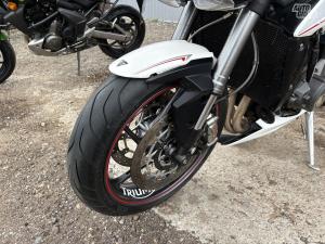 Triumph Street Triple 2019 in Kelme, with an engine capacity of 0.77 L and mileage of 34 thousand km for 3730 €, photo 9 on AUTOMOTO.COM.LV