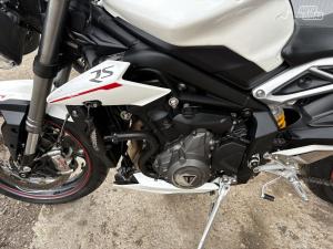 Triumph Street Triple 2019 in Kelme, with an engine capacity of 0.77 L and mileage of 34 thousand km for 3730 €, photo 11 on AUTOMOTO.COM.LV