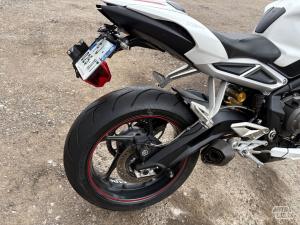 Triumph Street Triple 2019 in Kelme, with an engine capacity of 0.77 L and mileage of 34 thousand km for 3730 €, photo 15 on AUTOMOTO.COM.LV