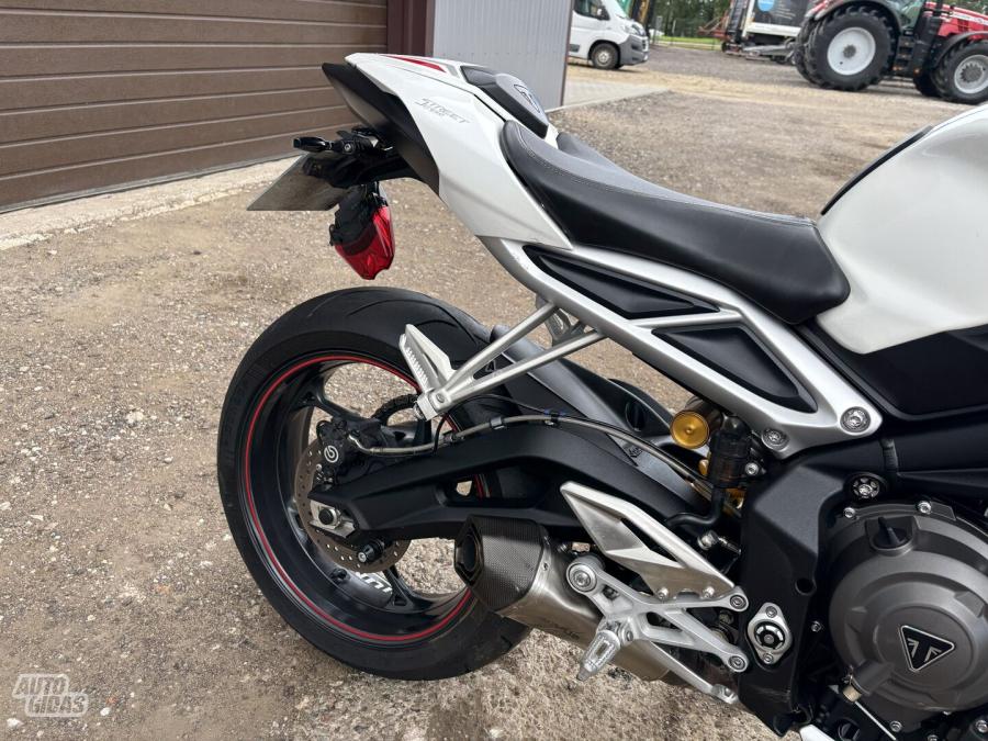 Triumph Street Triple 2019 in Kelme, with an engine capacity of 0.77 L and mileage of 34 thousand km for 3730 €, photo 16 on AUTOMOTO.COM.LV