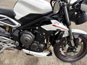 Triumph Street Triple 2019 in Kelme, with an engine capacity of 0.77 L and mileage of 34 thousand km for 3730 €, photo 17 on AUTOMOTO.COM.LV