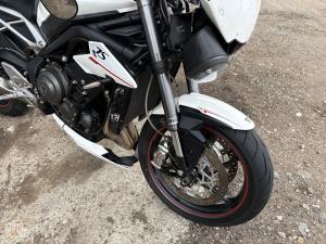 Triumph Street Triple 2019 in Kelme, with an engine capacity of 0.77 L and mileage of 34 thousand km for 3730 €, photo 18 on AUTOMOTO.COM.LV