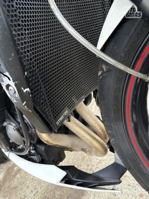 Triumph Street Triple 2019 in Kelme, with an engine capacity of 0.77 L and mileage of 34 thousand km for 3730 €, photo 21 on AUTOMOTO.COM.LV