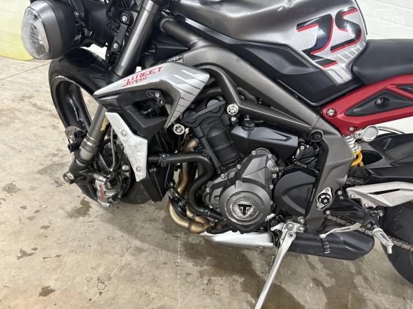 Триумф Street Triple 2022 в Кельме, объемом двигателя 0.77 л и пробегом 9 тыс. км за 2430 €, фото 4 на AUTOMOTO.COM.LV