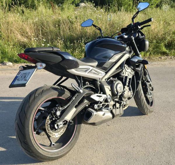 Triumph Street Triple 2022 Rokiškis, ar dzinēja tilpumu 0.77 L un nobraukumu 3 tūkst. km par 5400 €, foto 2 vietnē AUTOMOTO.COM.LV