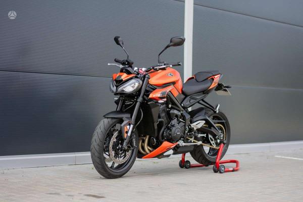 Orange Triumph Street Triple 2025 in Vilnius, with an engine capacity of 0.77 L and mileage of 13 thousand km for 8200 €, photo 1 on AUTOMOTO.COM.LV