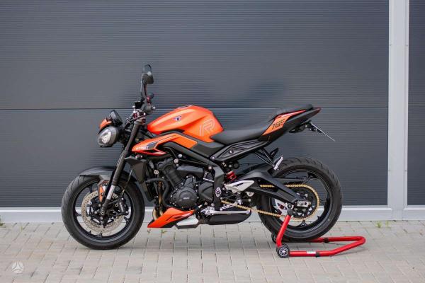 Orange Triumph Street Triple 2025 in Vilnius, with an engine capacity of 0.77 L and mileage of 13 thousand km for 8200 €, photo 2 on AUTOMOTO.COM.LV