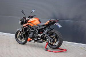 Orange Triumph Street Triple 2025 in Vilnius, with an engine capacity of 0.77 L and mileage of 13 thousand km for 8200 €, photo 4 on AUTOMOTO.COM.LV