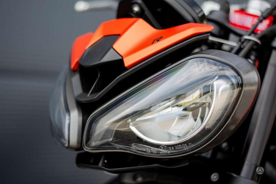 Orange Triumph Street Triple 2025 in Vilnius, with an engine capacity of 0.77 L and mileage of 13 thousand km for 8200 €, photo 10 on AUTOMOTO.COM.LV