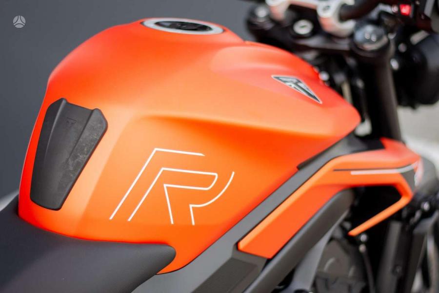 Orange Triumph Street Triple 2025 in Vilnius, with an engine capacity of 0.77 L and mileage of 13 thousand km for 8200 €, photo 12 on AUTOMOTO.COM.LV