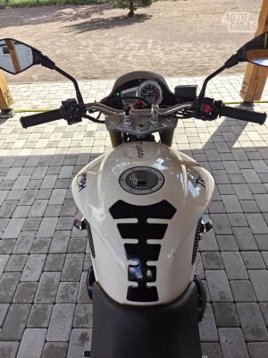 White Triumph Street Triple 2008 in Druskininkai, with an engine capacity of 0.00 L and mileage of 64 thousand km for 2600 €, photo 7 on AUTOMOTO.COM.LV