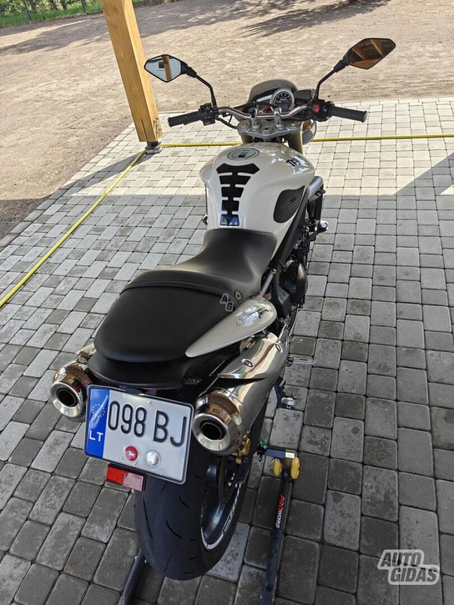 White Triumph Street Triple 2008 in Druskininkai, with an engine capacity of 0.00 L and mileage of 64 thousand km for 2600 €, photo 8 on AUTOMOTO.COM.LV