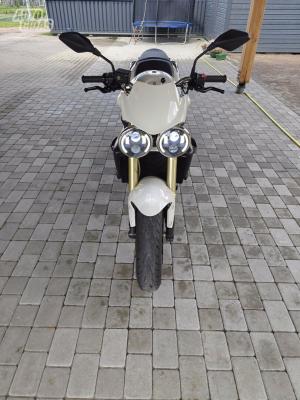 White Triumph Street Triple 2008 in Druskininkai, with an engine capacity of 0.00 L and mileage of 64 thousand km for 2600 €, photo 9 on AUTOMOTO.COM.LV