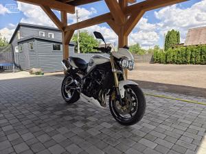 White Triumph Street Triple 2008 in Druskininkai, with an engine capacity of 0.00 L and mileage of 64 thousand km for 2600 €, photo 10 on AUTOMOTO.COM.LV