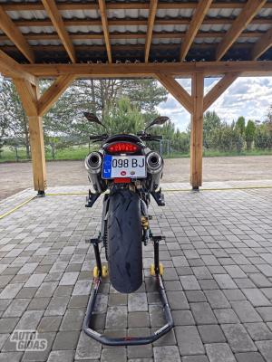 White Triumph Street Triple 2008 in Druskininkai, with an engine capacity of 0.00 L and mileage of 64 thousand km for 2500 €, photo 5 on AUTOMOTO.COM.LV