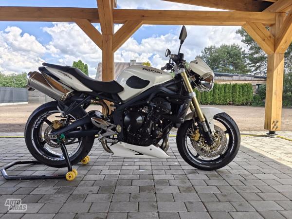 Триумф Street Triple 2008 в Друскининкай на AUTOMOTO.COM.LV Белый Триумф Street Triple 2008 в Друскининкай, объемом двигателя 0.00 л и пробегом 64 тыс. км за 2500 €, фото 7 на AUTOMOTO.COM.LV