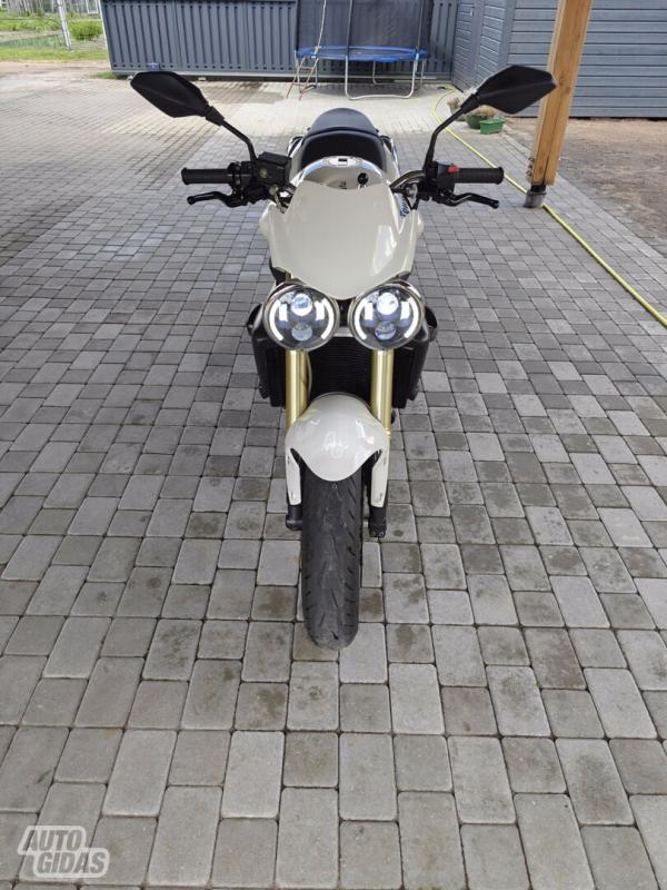 Триумф Street Triple 2008 в Друскининкай на AUTOMOTO.COM.LV Белый Триумф Street Triple 2008 в Друскининкай, объемом двигателя 0.00 л и пробегом 64 тыс. км за 2500 €, фото 11 на AUTOMOTO.COM.LV