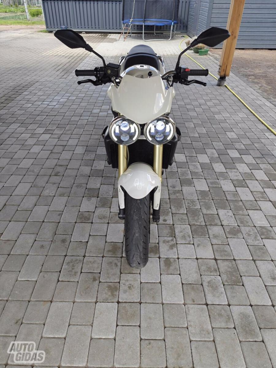 White Triumph Street Triple 2008 in Druskininkai, with an engine capacity of 0.00 L and mileage of 64 thousand km for 2500 €, photo 11 on AUTOMOTO.COM.LV