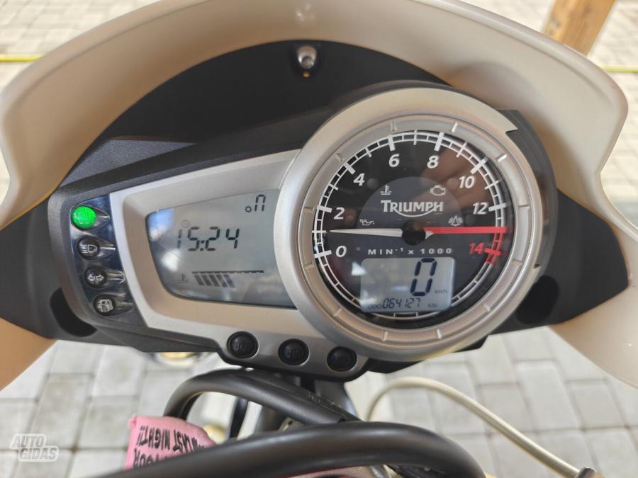 White Triumph Street Triple 2008 in Druskininkai, with an engine capacity of 0.00 L and mileage of 64 thousand km for 2500 €, photo 14 on AUTOMOTO.COM.LV