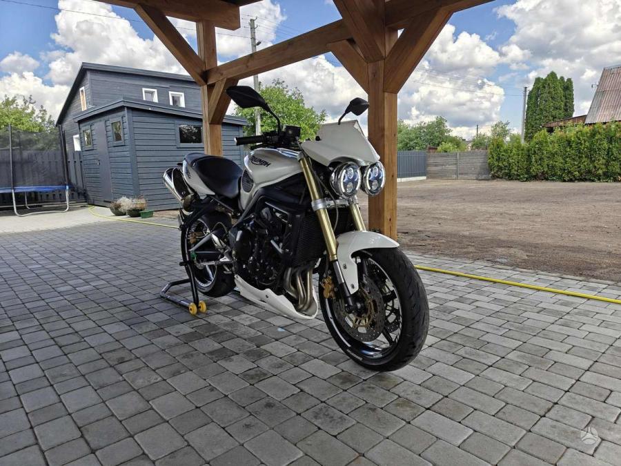 Balts Triumph Street Triple 2008 Druskininkai, ar dzinēja tilpumu 0.68 L un nobraukumu 64 tūkst. km par 2600 €, foto 3 vietnē AUTOMOTO.COM.LV